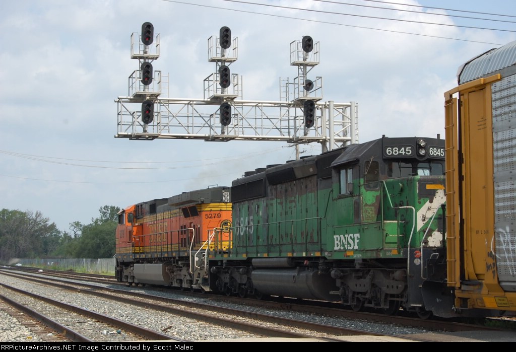 BNSF 5279 & 6845 (ex-SLSF with lettering showing)
